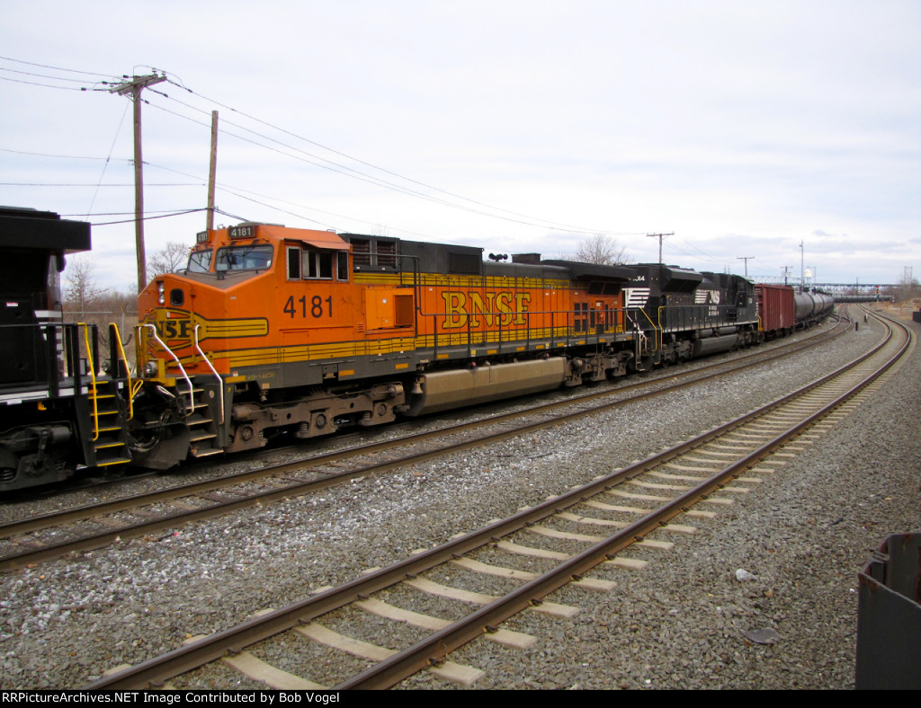 BNSF 4181 and NS 2014